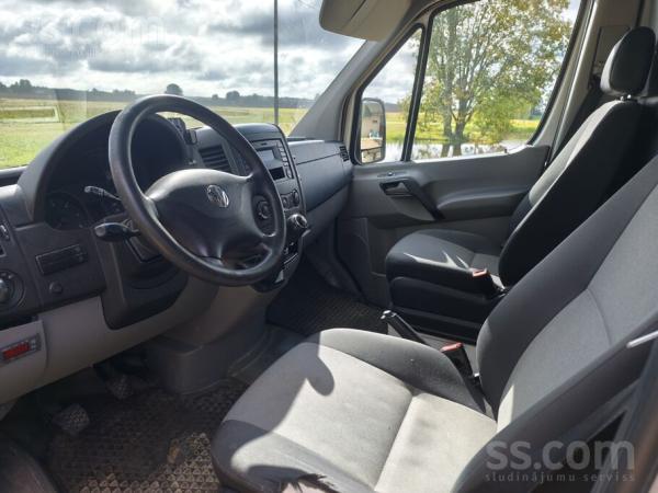 White Volkswagen Crafter 2016 in Riga, with an engine capacity of 2.00 L and mileage of 516 thousand km for 2420 €, photo 11 on AUTOMOTO.COM.LV