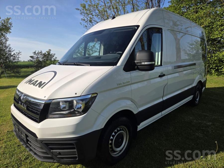 White Volkswagen Crafter 2017 in Dobele, with an engine capacity of 2.00 L and mileage of 255 thousand km for 13995 €, photo 2 on AUTOMOTO.COM.LV