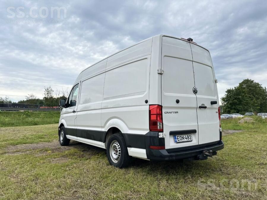 White Volkswagen Crafter 2017 in Riga, with an engine capacity of 2.00 L and mileage of 229 thousand km for 16950 €, photo 4 on AUTOMOTO.COM.LV