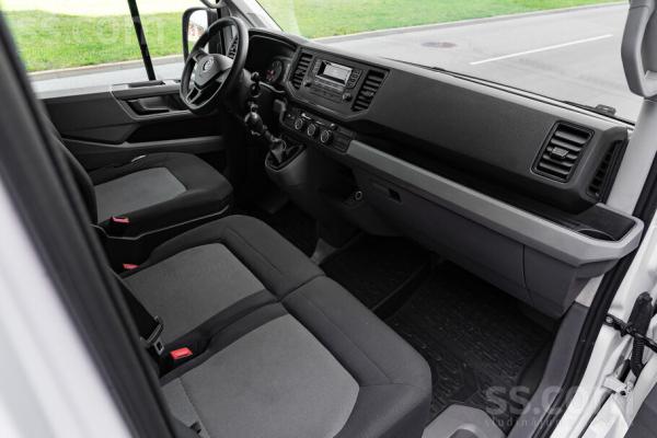 White Volkswagen Crafter 2017 in Riga, with an engine capacity of 2.00 L and mileage of 293 thousand km for 10990 €, photo 7 on AUTOMOTO.COM.LV
