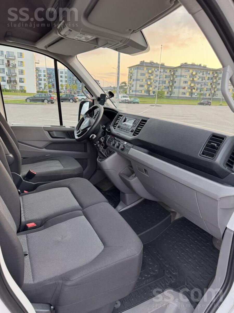 White Volkswagen Crafter 2017 in Valmiera, with an engine capacity of 2.00 L and mileage of 657 thousand km for 10900 €, photo 9 on AUTOMOTO.COM.LV