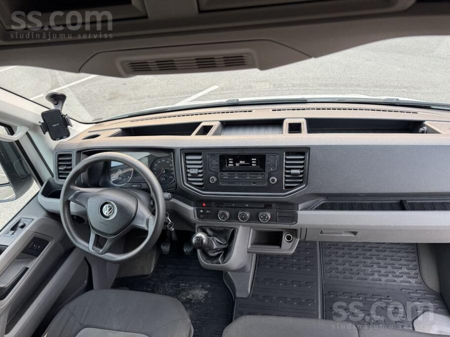 White Volkswagen Crafter 2017 in Valmiera, with an engine capacity of 2.00 L and mileage of 657 thousand km for 10900 €, photo 10 on AUTOMOTO.COM.LV