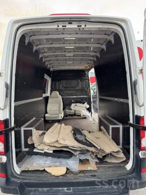 White Volkswagen Crafter 2017 in Valmiera, with an engine capacity of 2.00 L and mileage of 657 thousand km for 10900 €, photo 13 on AUTOMOTO.COM.LV