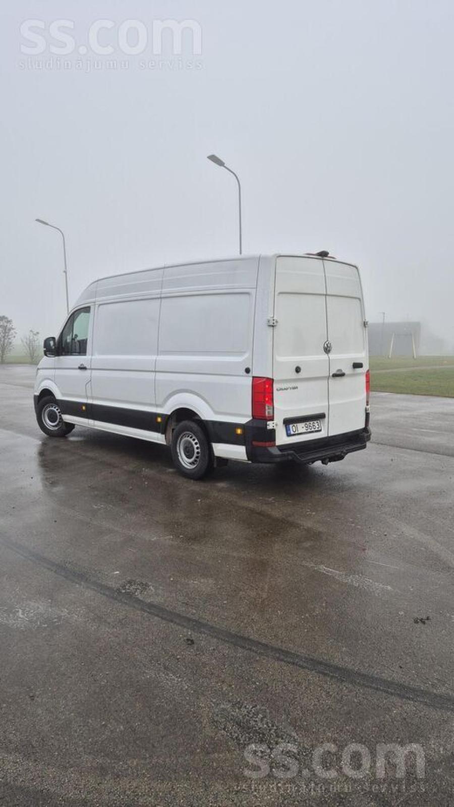 White Volkswagen Crafter 2018 in Jekabpils, with an engine capacity of 2.00 L and mileage of 303 thousand km for 13500 €, photo 4 on AUTOMOTO.COM.LV