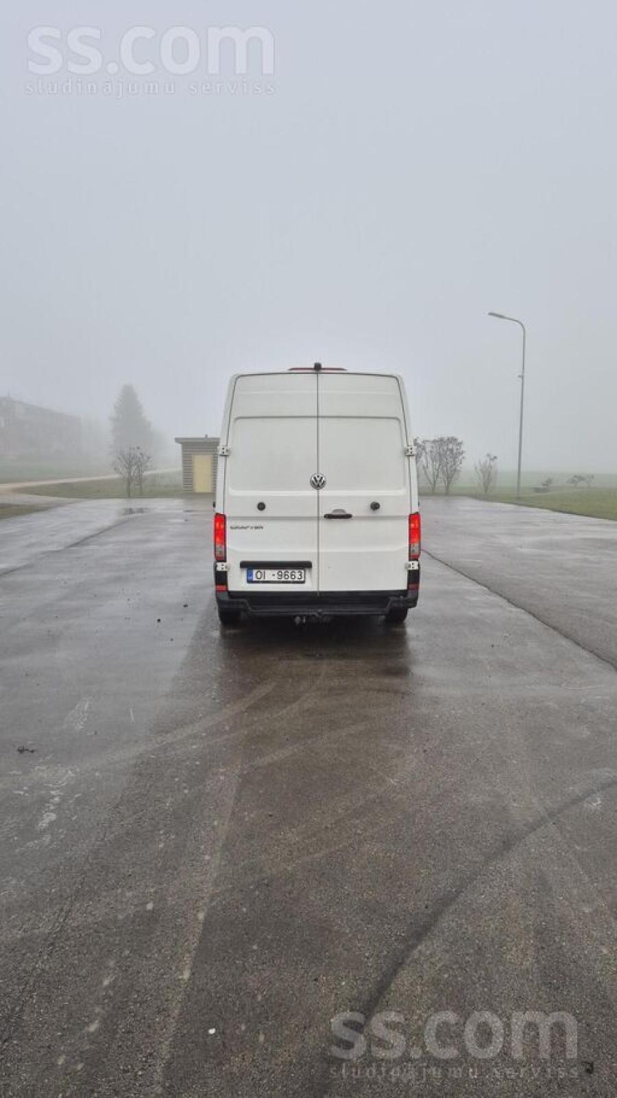 White Volkswagen Crafter 2018 in Jekabpils, with an engine capacity of 2.00 L and mileage of 303 thousand km for 13500 €, photo 6 on AUTOMOTO.COM.LV