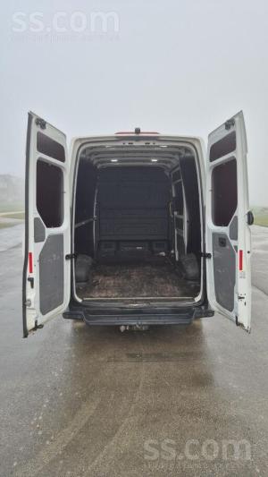 White Volkswagen Crafter 2018 in Jekabpils, with an engine capacity of 2.00 L and mileage of 303 thousand km for 13500 €, photo 14 on AUTOMOTO.COM.LV