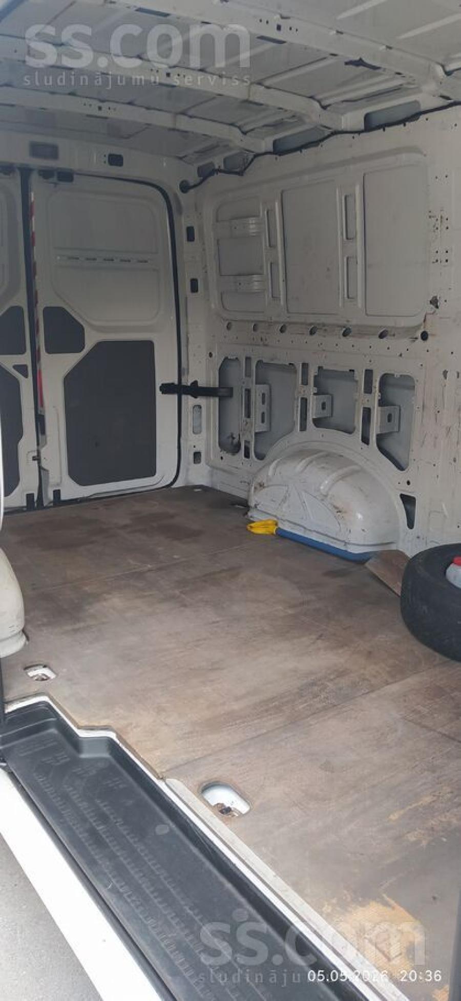 Balts Volkswagen Crafter 2018 Rīga, ar dzinēja tilpumu 2.00 L un nobraukumu 206 tūkst. km par 13950 €, foto 14 vietnē AUTOMOTO.COM.LV