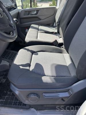 White Volkswagen Crafter 2018 in Riga, with an engine capacity of 2.00 L and mileage of 107 thousand km for 15800 €, photo 8 on AUTOMOTO.COM.LV