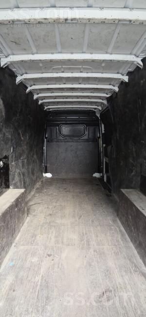 White Volkswagen Crafter 2018 in Riga, with an engine capacity of 2.00 L and mileage of 255 thousand km for 16500 €, photo 7 on AUTOMOTO.COM.LV