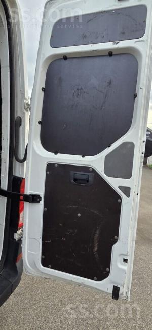 White Volkswagen Crafter 2018 in Riga, with an engine capacity of 2.00 L and mileage of 255 thousand km for 16500 €, photo 8 on AUTOMOTO.COM.LV