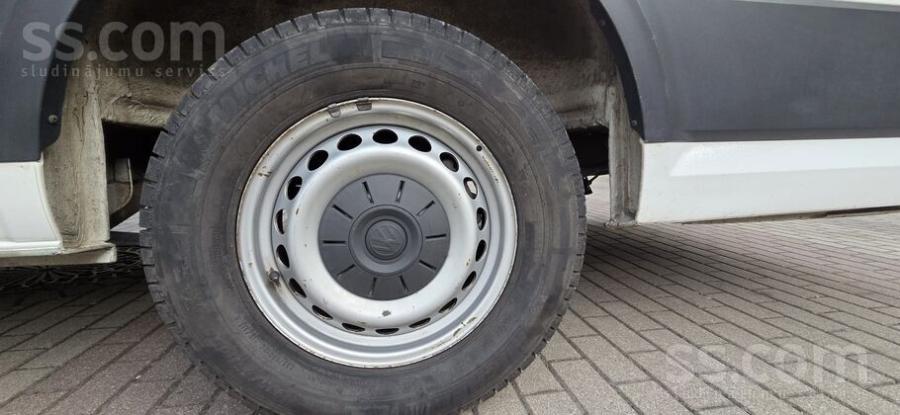 White Volkswagen Crafter 2018 in Riga, with an engine capacity of 2.00 L and mileage of 255 thousand km for 16500 €, photo 16 on AUTOMOTO.COM.LV