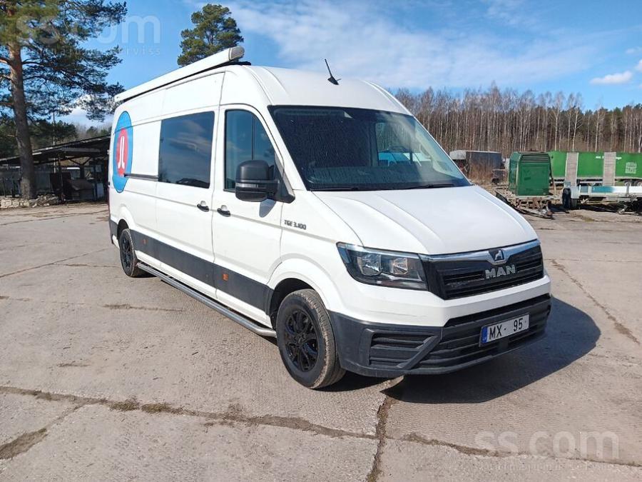 White Volkswagen Crafter 2018 in Ogre, with an engine capacity of 2.00 L and mileage of 272 thousand km for 20000 €, photo 7 on AUTOMOTO.COM.LV