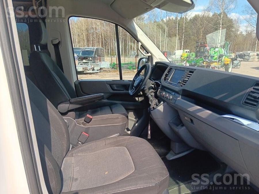White Volkswagen Crafter 2018 in Ogre, with an engine capacity of 2.00 L and mileage of 272 thousand km for 20000 €, photo 9 on AUTOMOTO.COM.LV