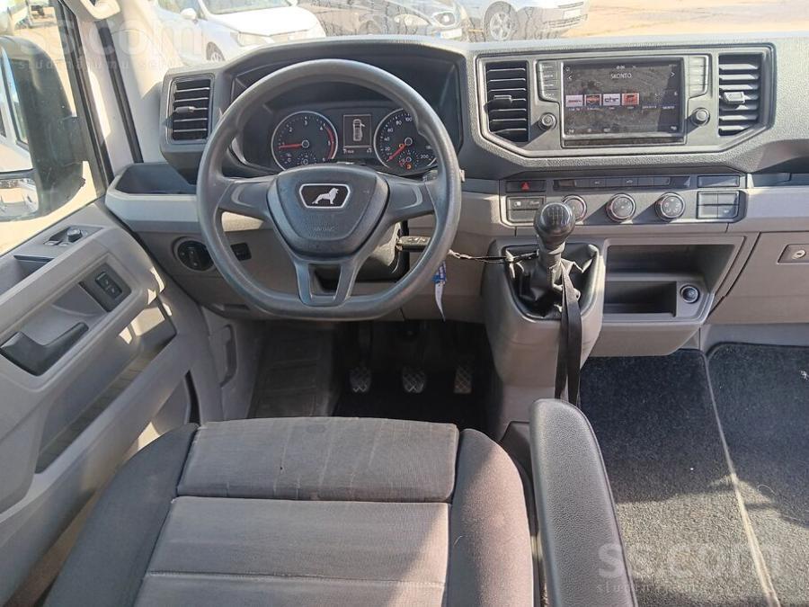 White Volkswagen Crafter 2018 in Ogre, with an engine capacity of 2.00 L and mileage of 272 thousand km for 20000 €, photo 10 on AUTOMOTO.COM.LV
