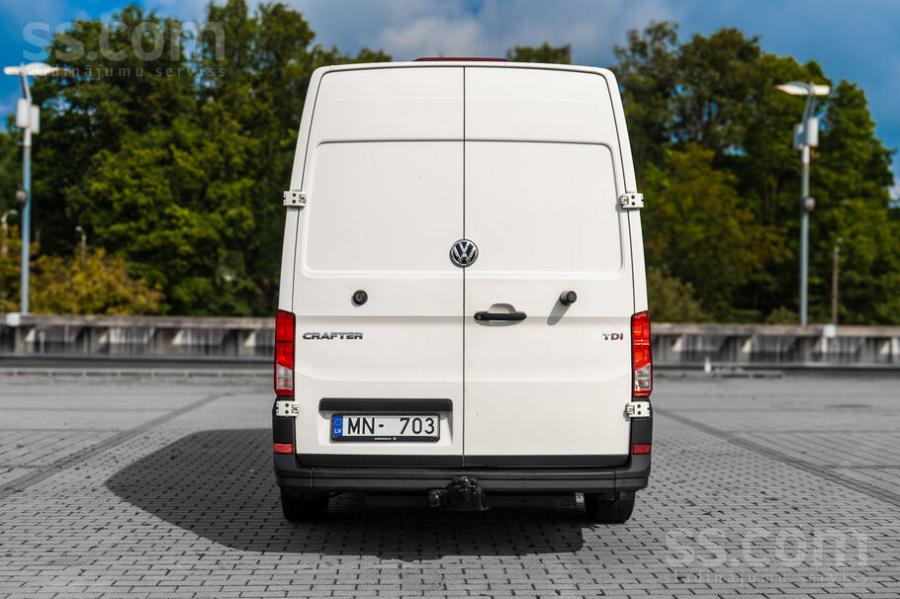 White Volkswagen Crafter 2018 in Riga, with an engine capacity of 2.00 L and mileage of 274 thousand km for 15300 €, photo 6 on AUTOMOTO.COM.LV