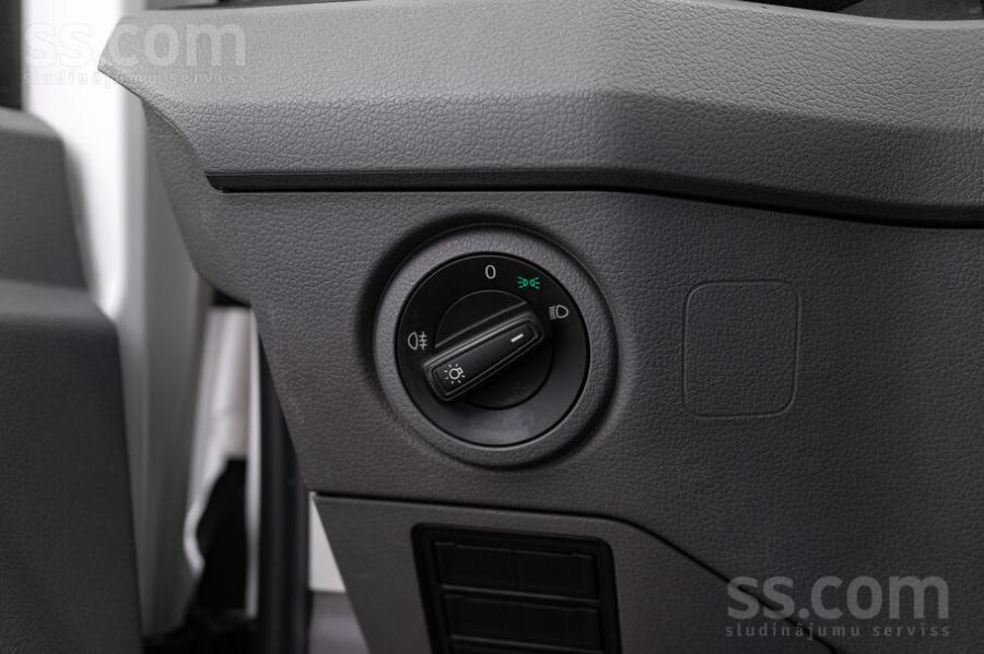 White Volkswagen Crafter 2018 in Riga, with an engine capacity of 2.00 L and mileage of 274 thousand km for 15300 €, photo 10 on AUTOMOTO.COM.LV