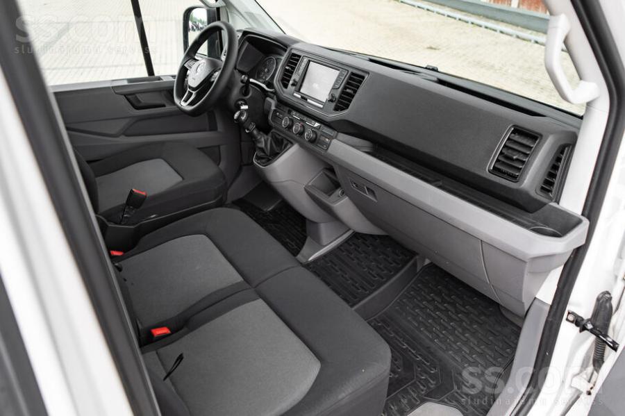 White Volkswagen Crafter 2018 in Riga, with an engine capacity of 2.00 L and mileage of 274 thousand km for 15300 €, photo 26 on AUTOMOTO.COM.LV