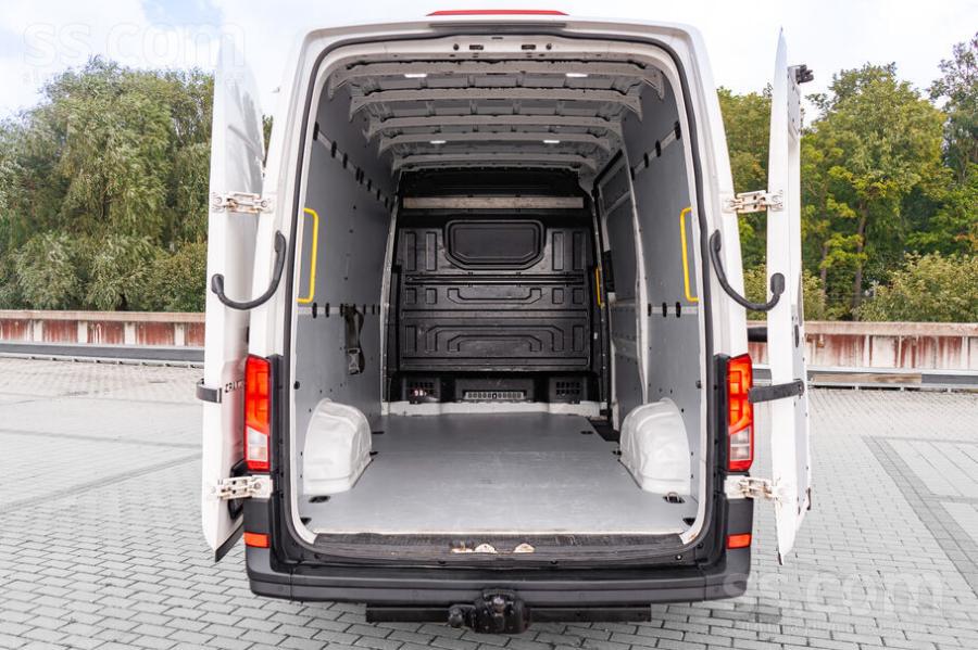 White Volkswagen Crafter 2018 in Riga, with an engine capacity of 2.00 L and mileage of 274 thousand km for 15300 €, photo 30 on AUTOMOTO.COM.LV