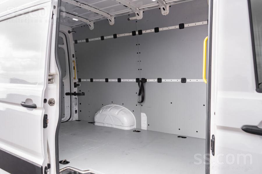 White Volkswagen Crafter 2018 in Riga, with an engine capacity of 2.00 L and mileage of 274 thousand km for 15300 €, photo 31 on AUTOMOTO.COM.LV