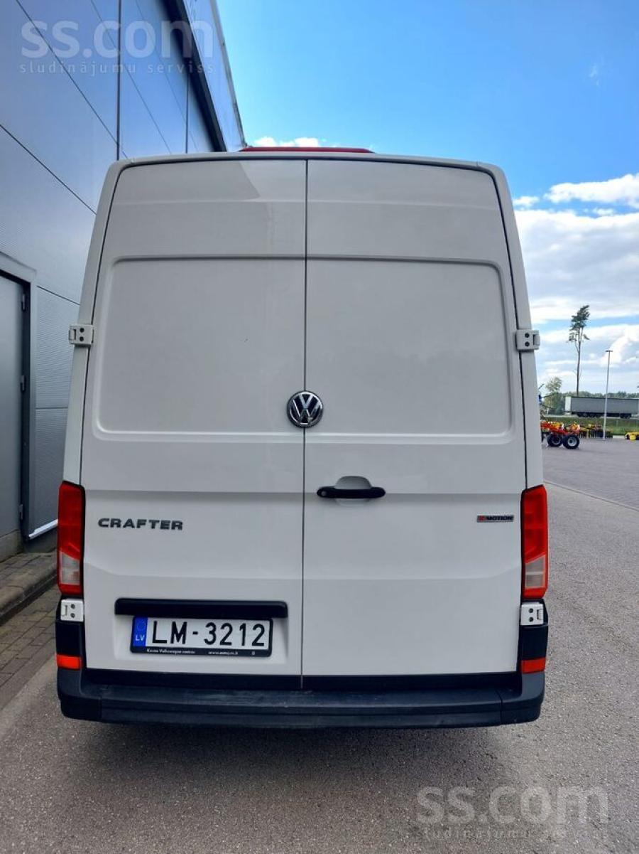 White Volkswagen Crafter 2018 in Riga, with an engine capacity of 2.00 L and mileage of 291 thousand km for 14399 €, photo 5 on AUTOMOTO.COM.LV
