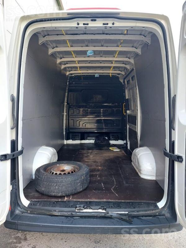 White Volkswagen Crafter 2018 in Riga, with an engine capacity of 2.00 L and mileage of 274 thousand km for 12705 €, photo 6 on AUTOMOTO.COM.LV