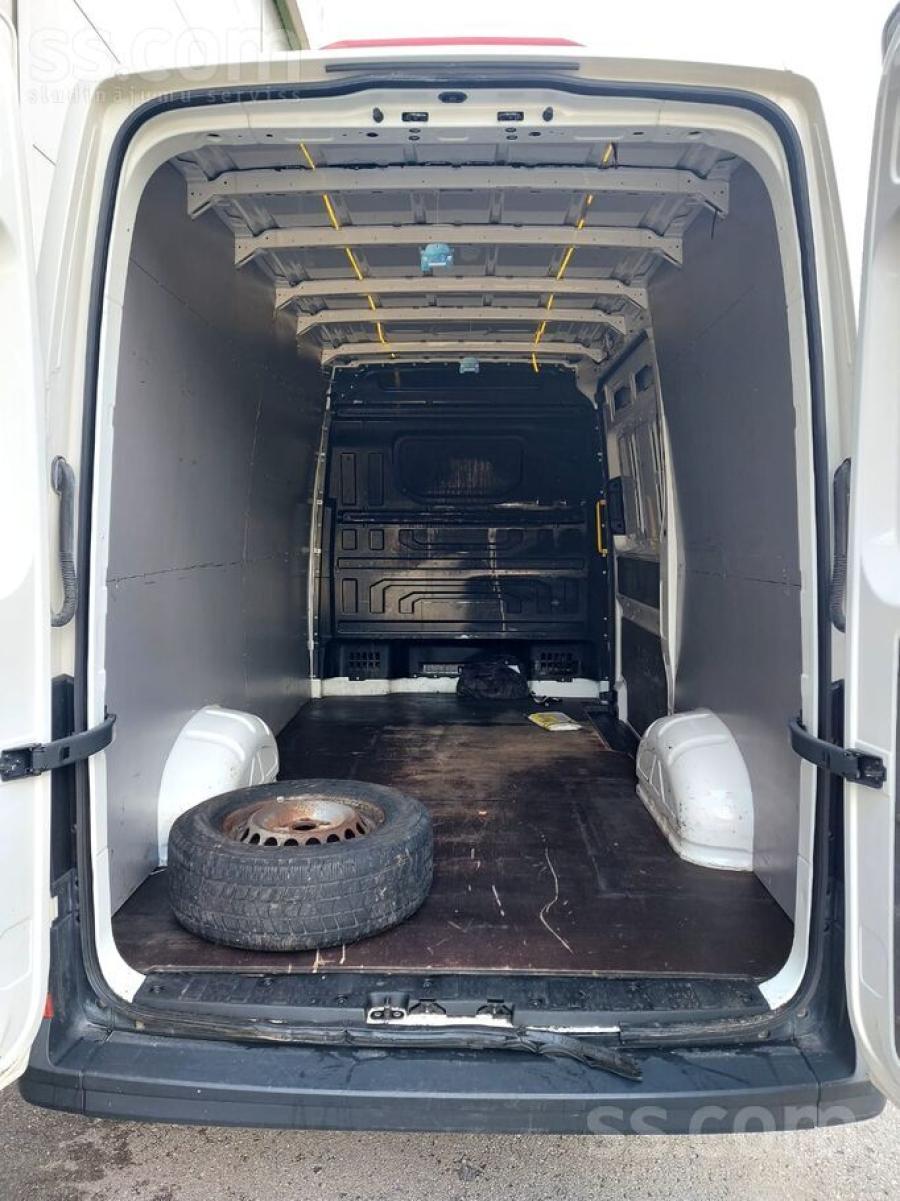 White Volkswagen Crafter 2018 in Riga, with an engine capacity of 2.00 L and mileage of 274 thousand km for 12705 €, photo 6 on AUTOMOTO.COM.LV