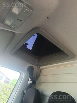 White Volkswagen Crafter 2018 in Bauska, with an engine capacity of 2.00 L and mileage of 476 thousand km for 12000 €, photo 9 on AUTOMOTO.COM.LV