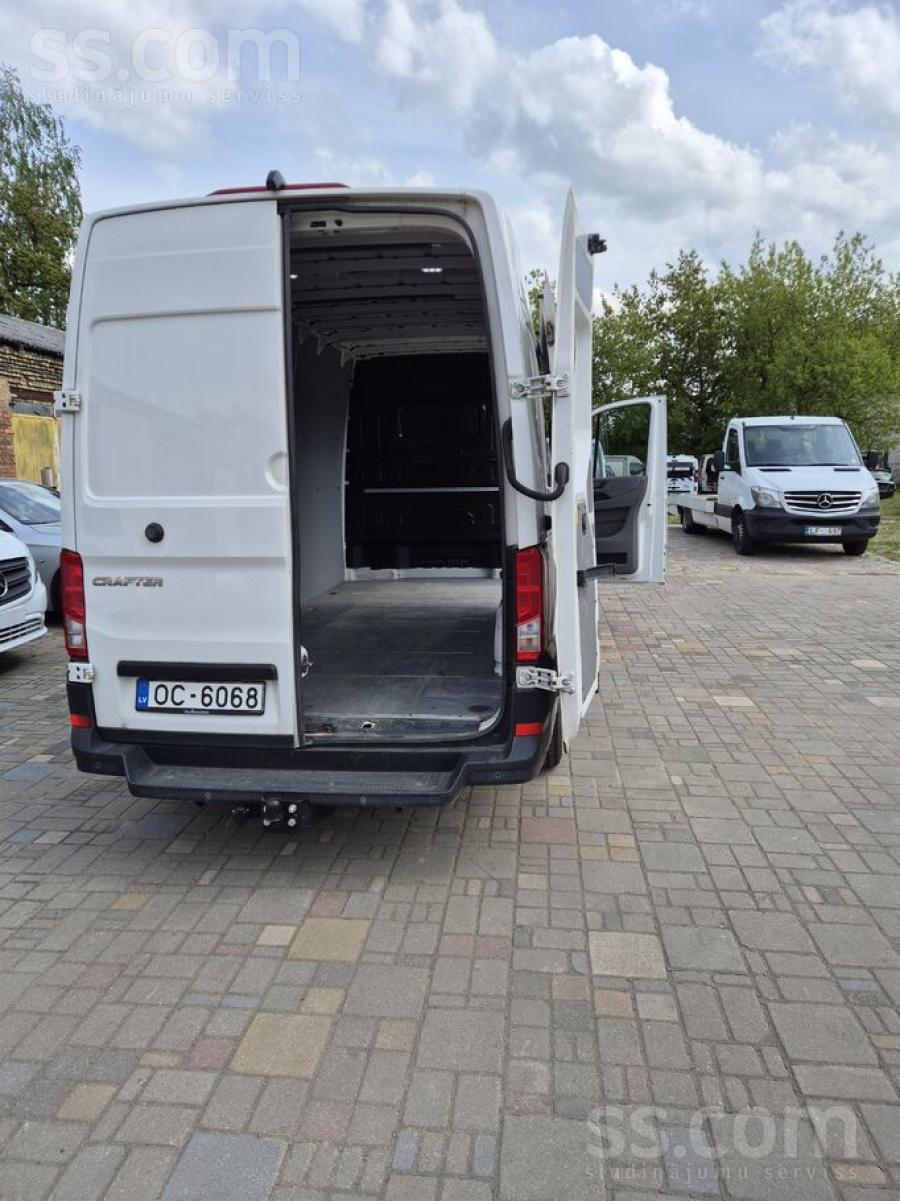 White Volkswagen Crafter 2019 in Riga, with an engine capacity of 2.00 L and mileage of 189 thousand km for 20449 €, photo 3 on AUTOMOTO.COM.LV