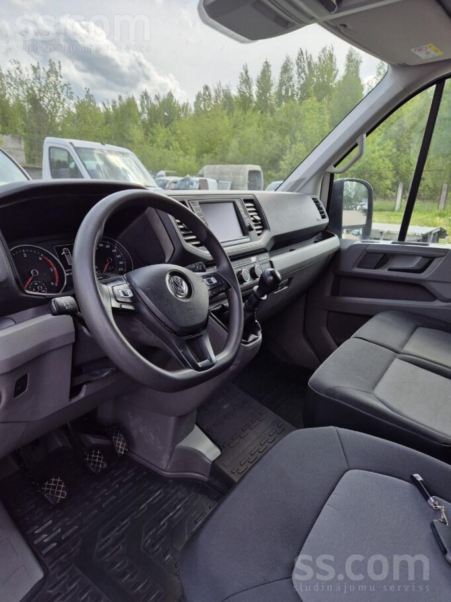 White Volkswagen Crafter 2019 in Riga, with an engine capacity of 2.00 L and mileage of 189 thousand km for 20449 €, photo 6 on AUTOMOTO.COM.LV