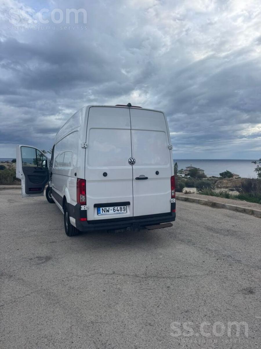 White Volkswagen Crafter 2019 in Riga, with an engine capacity of 2.00 L and mileage of 275 thousand km for 15000 €, photo 3 on AUTOMOTO.COM.LV