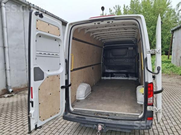 White Volkswagen Crafter 2019 in Riga, with an engine capacity of 2.00 L and mileage of 183 thousand km for 13990 €, photo 8 on AUTOMOTO.COM.LV