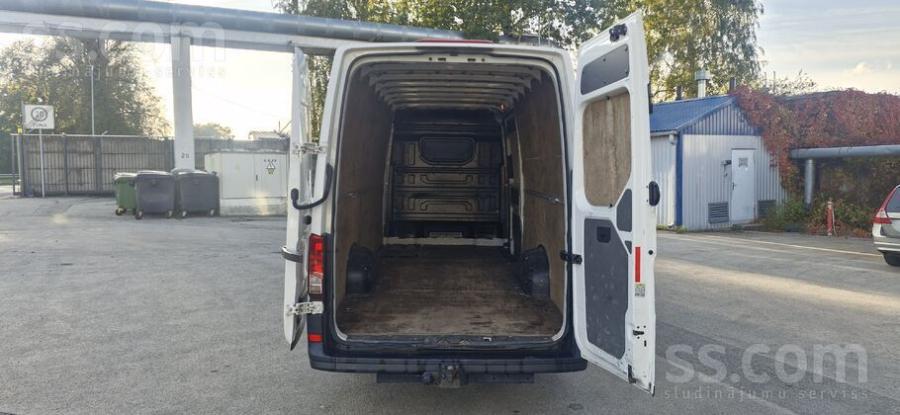 White Volkswagen Crafter 2019 in Riga, with an engine capacity of 2.00 L and mileage of 299 thousand km for 14000 €, photo 6 on AUTOMOTO.COM.LV