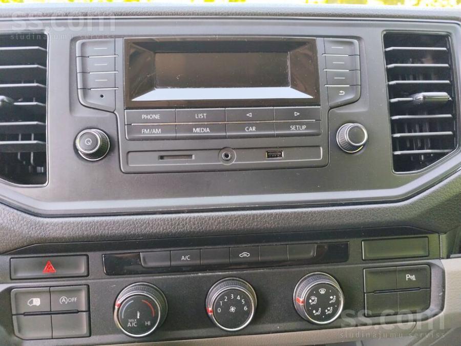 White Volkswagen Crafter 2019 in Riga, with an engine capacity of 2.00 L and mileage of 247 thousand km for 16100 €, photo 10 on AUTOMOTO.COM.LV