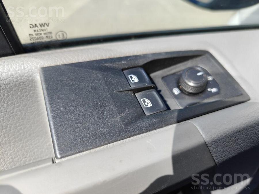 White Volkswagen Crafter 2019 in Riga, with an engine capacity of 2.00 L and mileage of 247 thousand km for 16100 €, photo 11 on AUTOMOTO.COM.LV