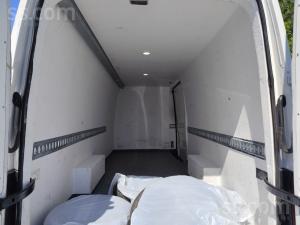 White Volkswagen Crafter 2019 in Riga, with an engine capacity of 2.00 L and mileage of 247 thousand km for 16100 €, photo 13 on AUTOMOTO.COM.LV