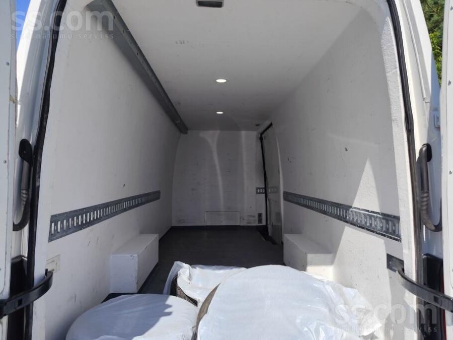 White Volkswagen Crafter 2019 in Riga, with an engine capacity of 2.00 L and mileage of 247 thousand km for 16100 €, photo 13 on AUTOMOTO.COM.LV