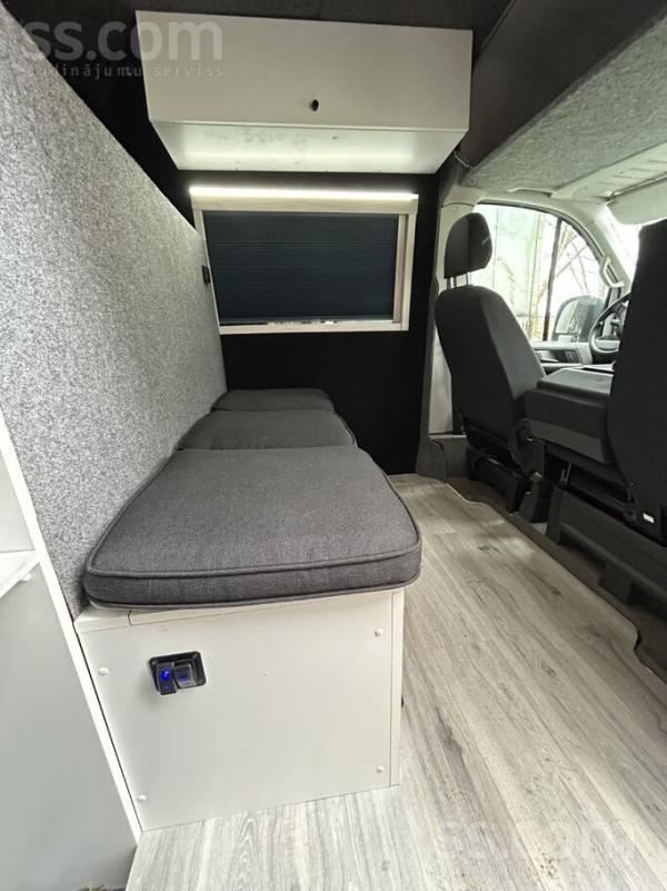 White Volkswagen Crafter 2019 in Riga, with an engine capacity of 1.90 L and mileage of 195 thousand km for 33500 €, photo 7 on AUTOMOTO.COM.LV