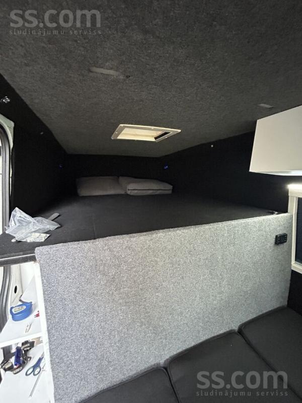 White Volkswagen Crafter 2019 in Riga, with an engine capacity of 1.90 L and mileage of 195 thousand km for 33500 €, photo 8 on AUTOMOTO.COM.LV