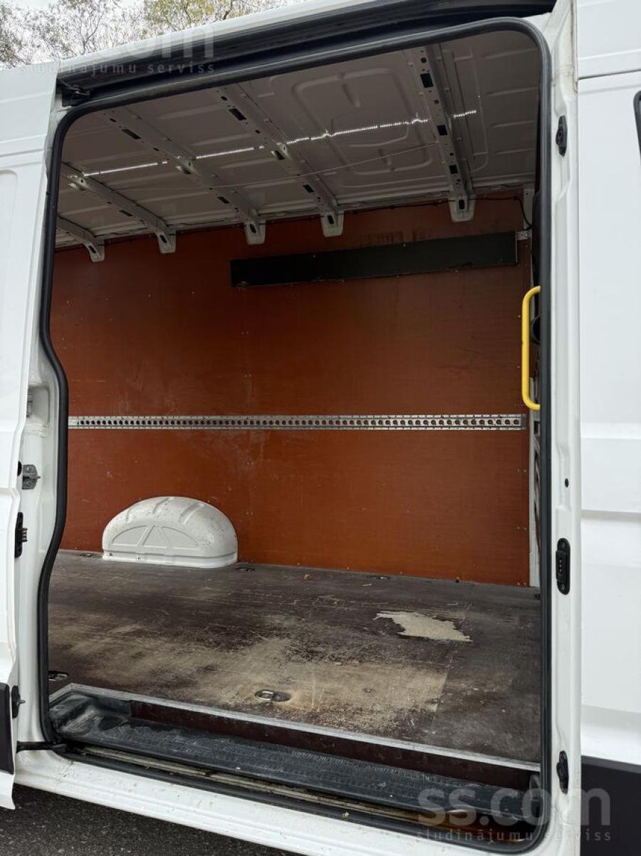 White Volkswagen Crafter 2019 in Tallinn, with an engine capacity of 2.00 L and mileage of 346 thousand km for 10999 €, photo 21 on AUTOMOTO.COM.LV
