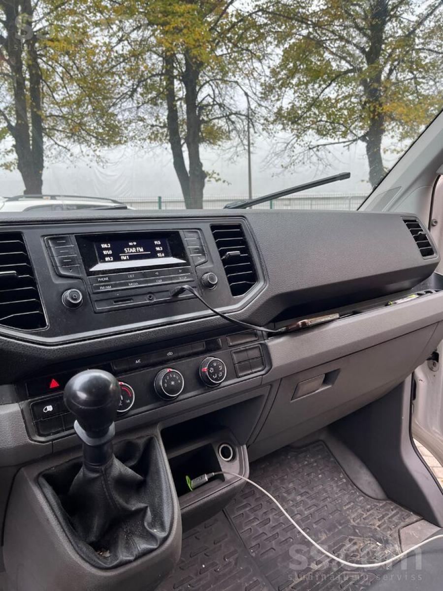 White Volkswagen Crafter 2019 in Riga, with an engine capacity of 2.00 L and mileage of 405 thousand km for 9450 €, photo 6 on AUTOMOTO.COM.LV