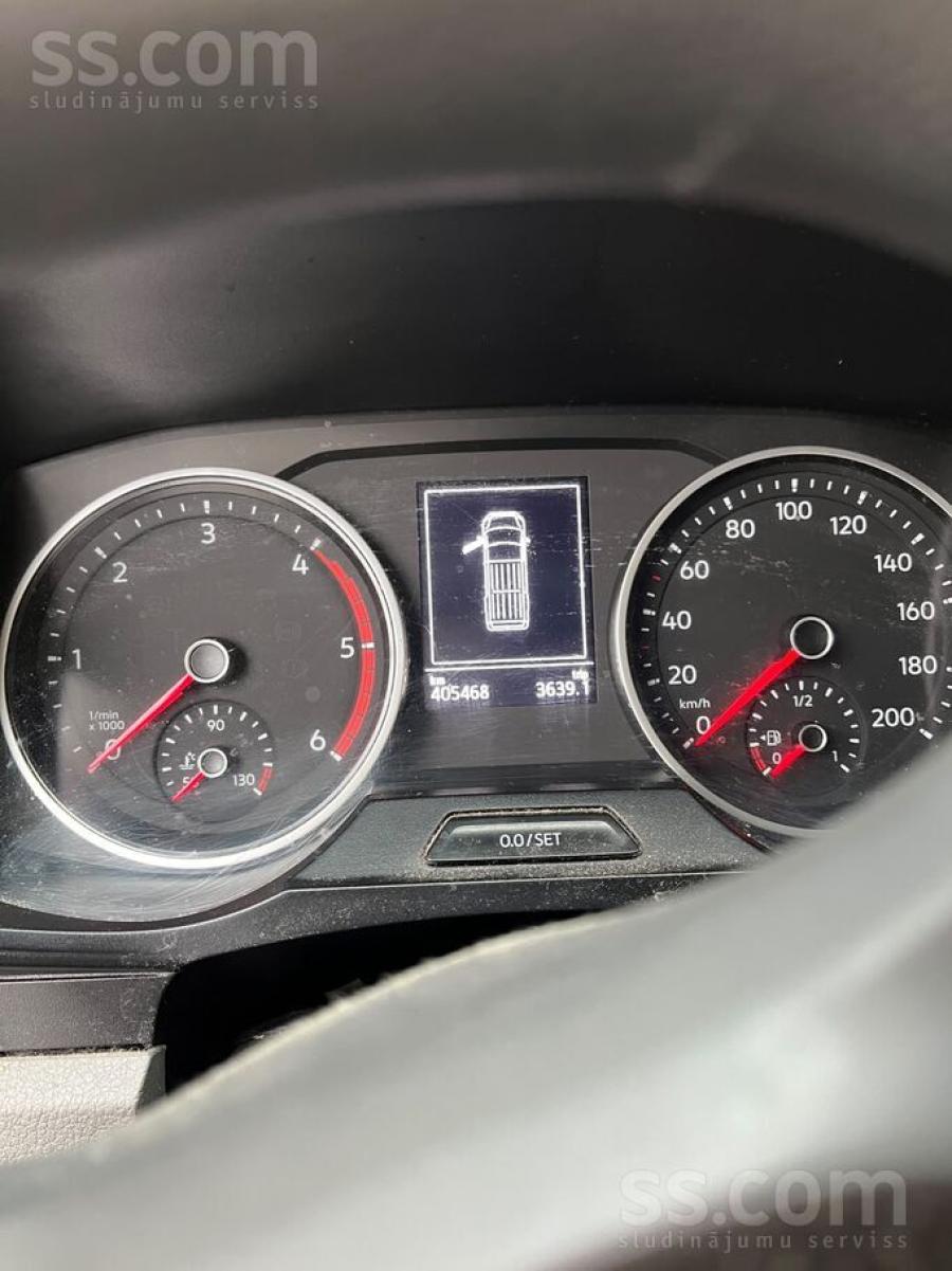 White Volkswagen Crafter 2019 in Riga, with an engine capacity of 2.00 L and mileage of 405 thousand km for 9450 €, photo 7 on AUTOMOTO.COM.LV