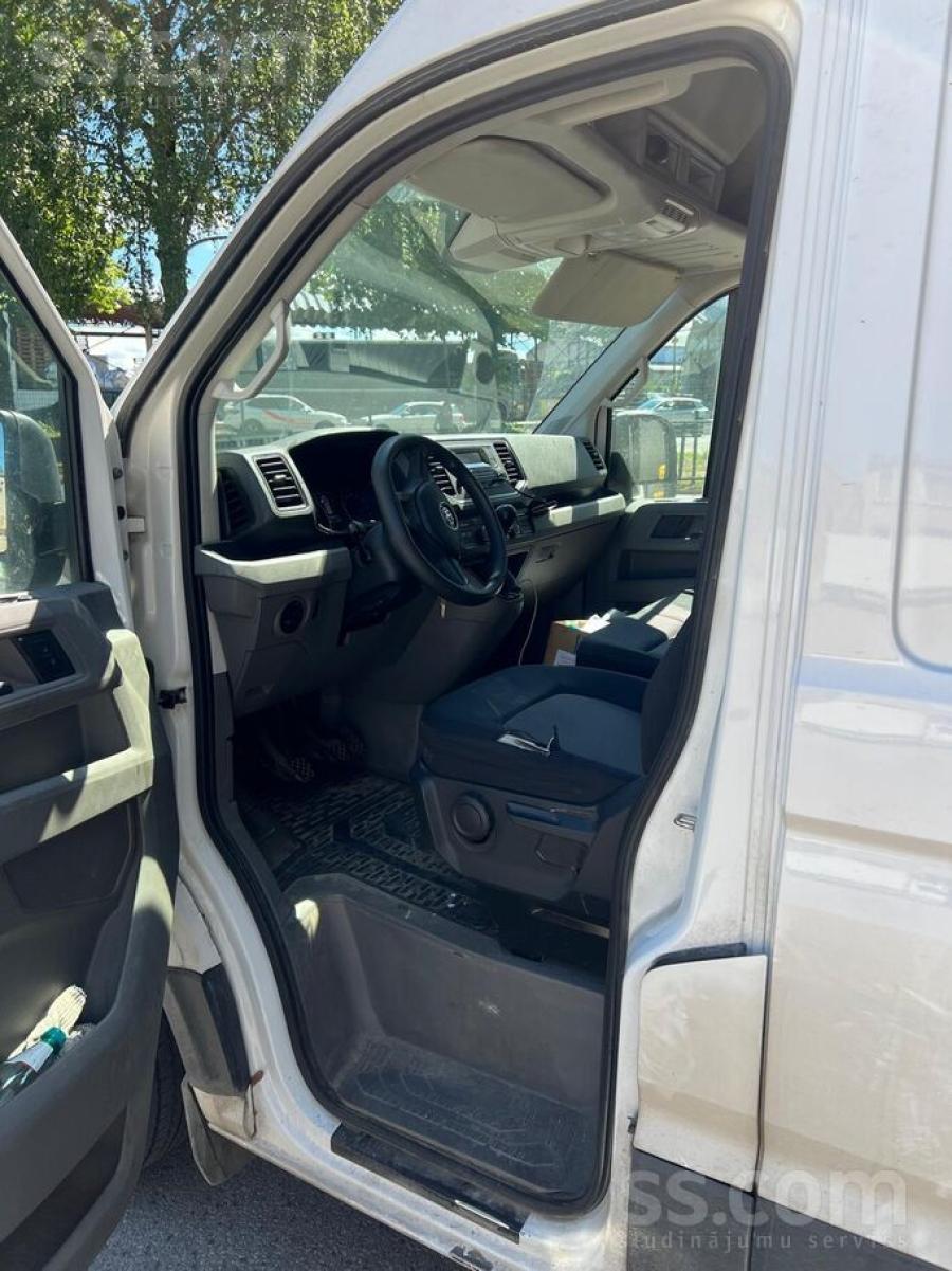White Volkswagen Crafter 2019 in Riga, with an engine capacity of 2.00 L and mileage of 405 thousand km for 9450 €, photo 9 on AUTOMOTO.COM.LV