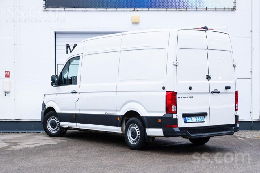 White Volkswagen Crafter 2020 in Riga, with an engine capacity of 0.00 L and mileage of 68 thousand km for 14250 €, photo 3 on AUTOMOTO.COM.LV