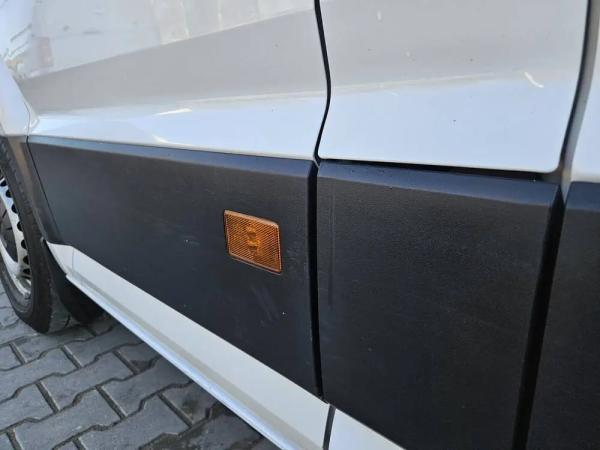 White Volkswagen Crafter 2020 in Jekabpils, with an engine capacity of 2.00 L and mileage of 229 thousand km for 17990 €, photo 9 on AUTOMOTO.COM.LV