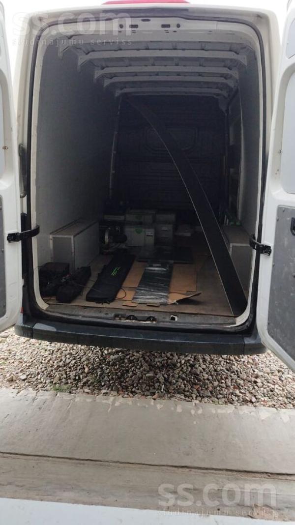 White Volkswagen Crafter 2020 in Jelgava, with an engine capacity of 2.00 L and mileage of 154 thousand km for 14800 €, photo 4 on AUTOMOTO.COM.LV