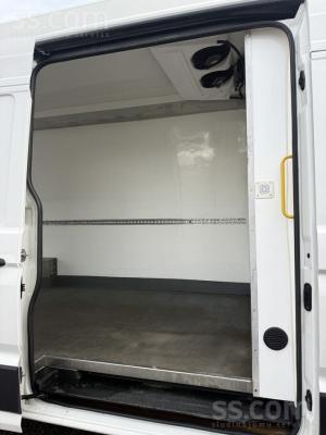 White Volkswagen Crafter 2020 in Tallinn, with an engine capacity of 2.00 L and mileage of 483 thousand km for 13999 €, photo 21 on AUTOMOTO.COM.LV