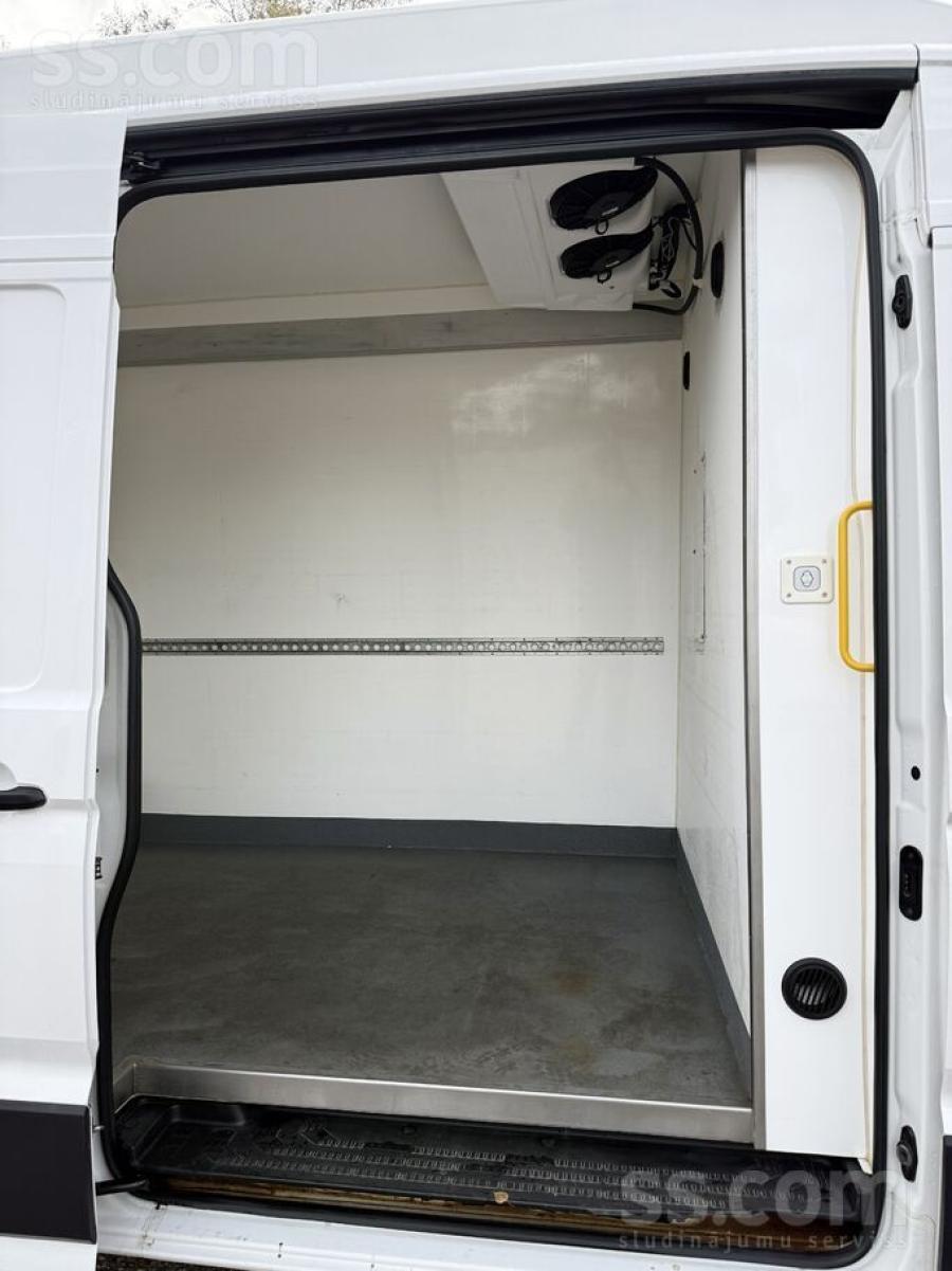 White Volkswagen Crafter 2020 in Tallinn, with an engine capacity of 2.00 L and mileage of 454 thousand km for 14500 €, photo 19 on AUTOMOTO.COM.LV