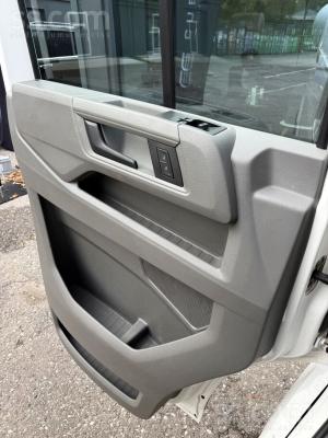 White Volkswagen Crafter 2020 in Tallinn, with an engine capacity of 2.00 L and mileage of 454 thousand km for 14500 €, photo 27 on AUTOMOTO.COM.LV