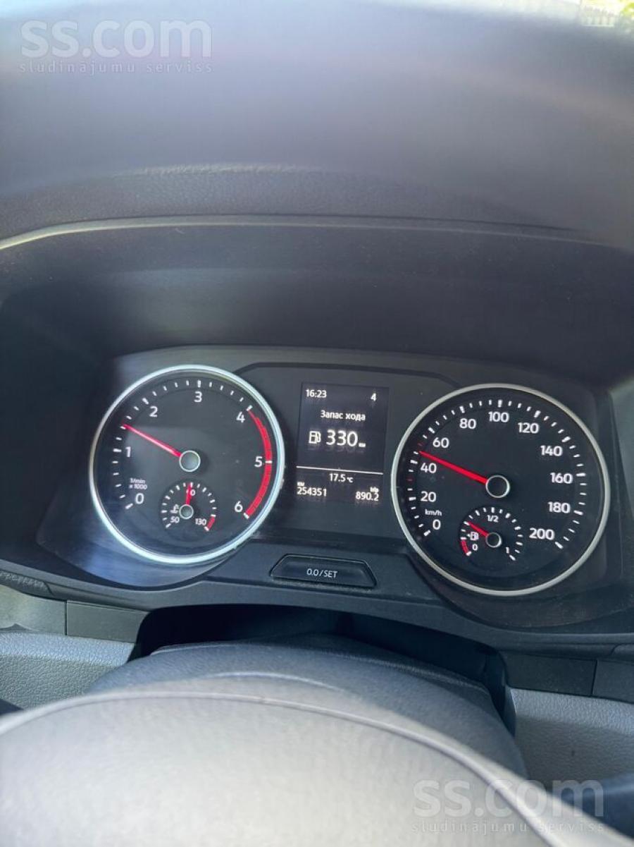 White Volkswagen Crafter 2021 in Riga, with an engine capacity of 2.00 L and mileage of 254 thousand km for 16000 €, photo 6 on AUTOMOTO.COM.LV