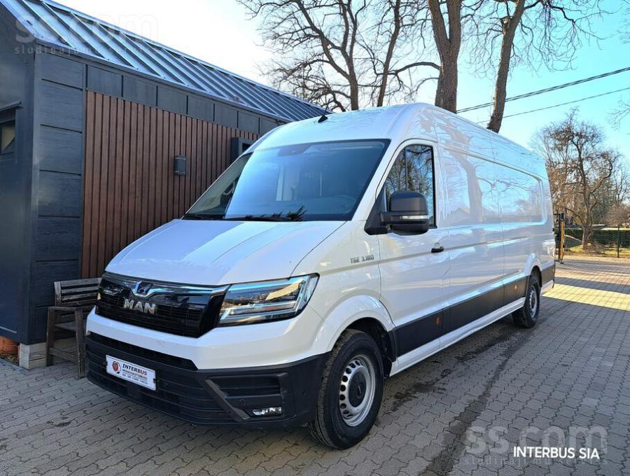 White Volkswagen Crafter 2021 in Riga, with an engine capacity of 2.00 L and mileage of 0 thousand km for 27225 €, photo 4 on AUTOMOTO.COM.LV